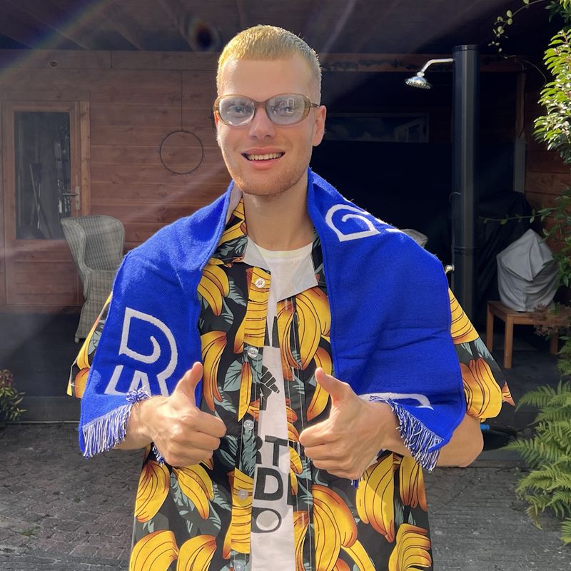 ‘Braidy’ (24) overleefde ternauwernood zijn geboorte, nu staat hij in ...