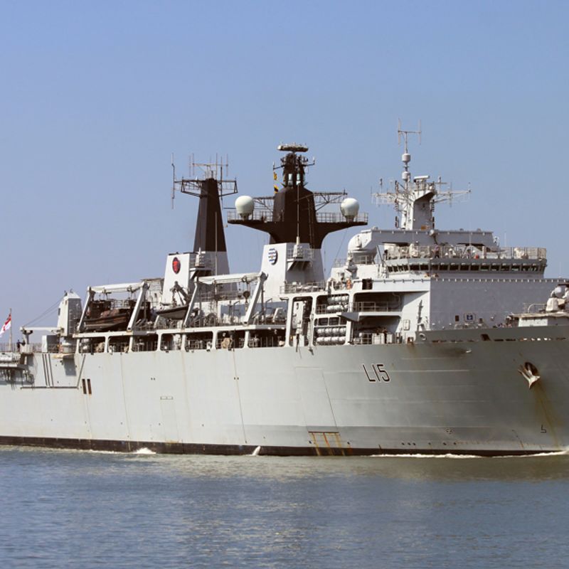 HMS Bulwark in Rotterdam - Rijnmond