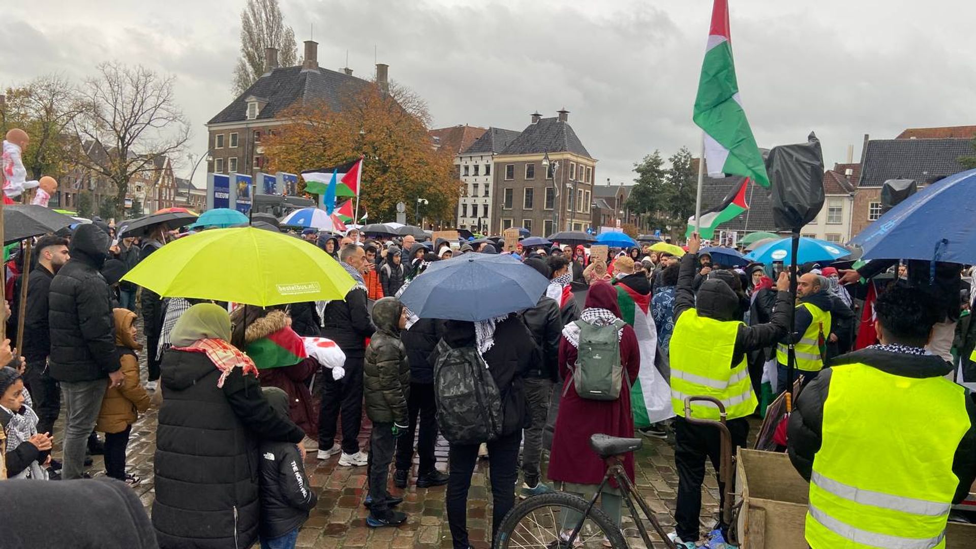 Pro-Palestina demonstratie Zwolle trekt honderden mensen - Oost