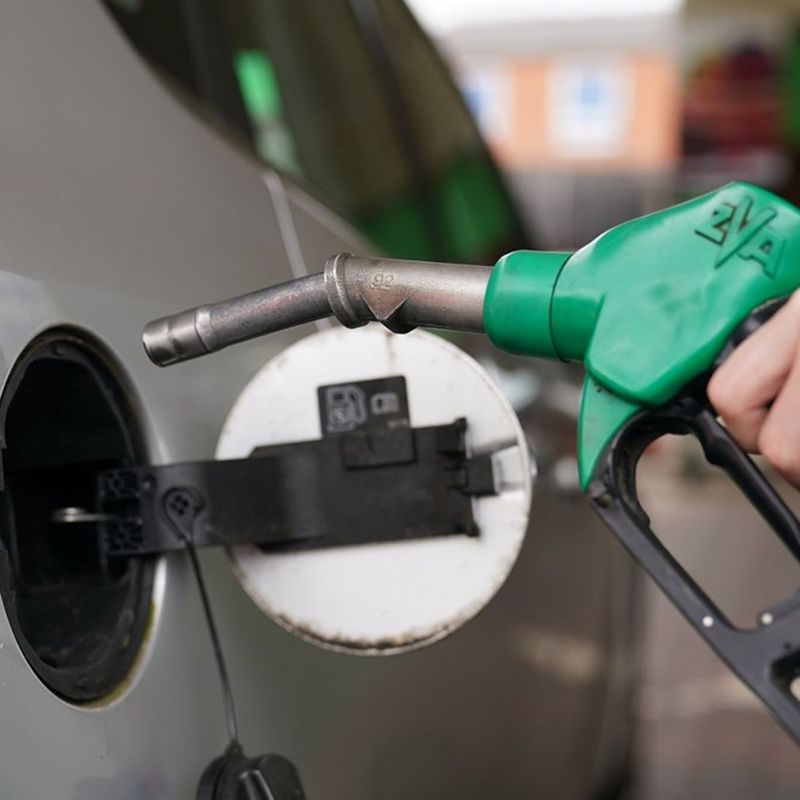 Benzineprijs per 1 januari fors omhoog: ruim 20 cent per liter erbij - Oost