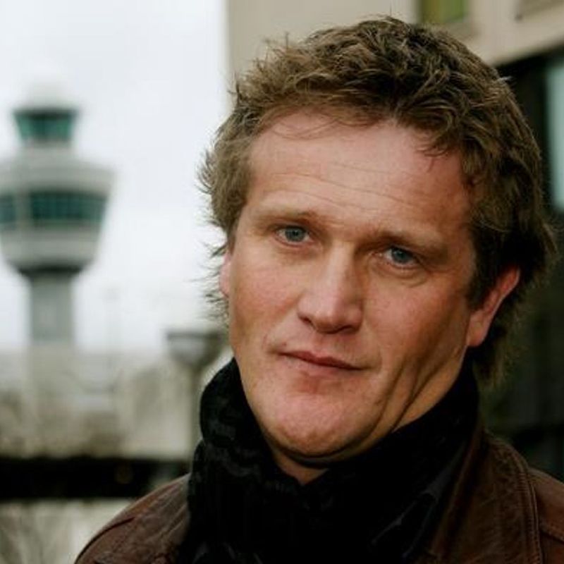 Alberto Stegeman spoort notoire oplichter en failliete cateraar Johan S. op - Oost