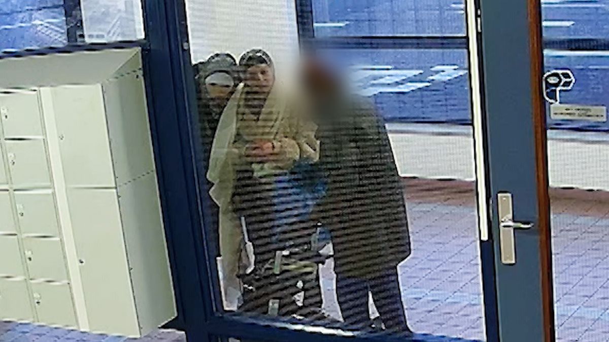 Vrouwen stelen ongezien portemonnee van slachtoffer - Team West - Omroep West