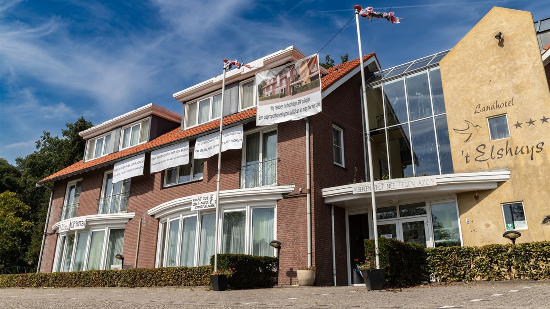 Waarom het COA en de staatssecretaris het azc-hotel in Albergen willen ...