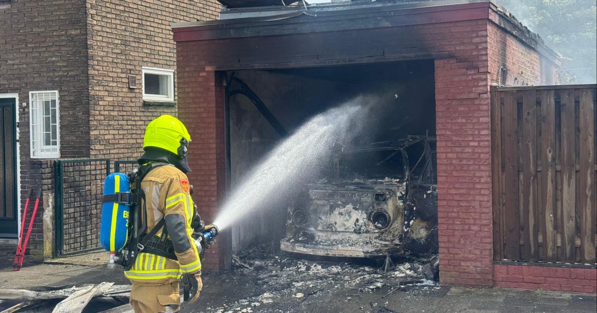 Brand in garagebox: oldtimer gaat in vlammen op - L1 Nieuws