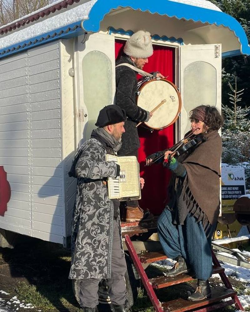 Festival Carnivale geeft bezoekers letterlijk en figuurlijk warm welkom ...