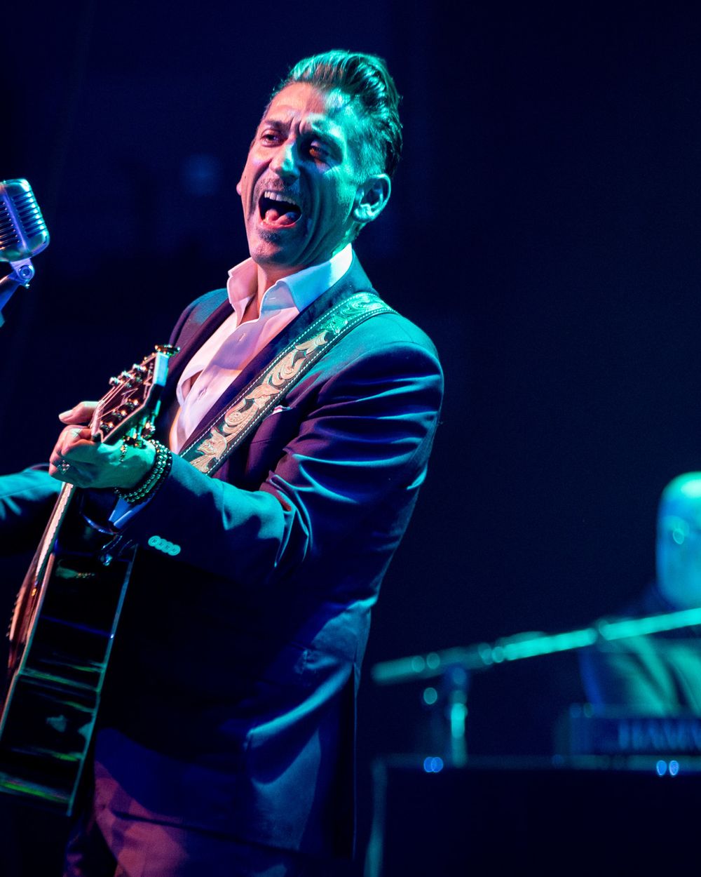 Schrijver Nando Boers volgde Danny Vera: van de achterbank in de auto tot in de studio op ...