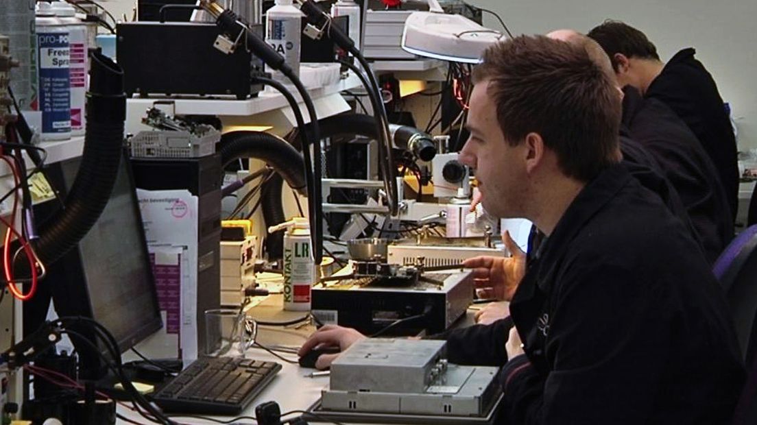 JC-Electronics: van zolderkamer in Marum naar miljoenenbedrijf - RTV Noord