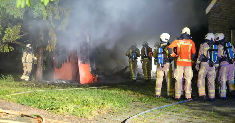 Uitslaande brand in schuur Hooghalen geblust - RTV Drenthe