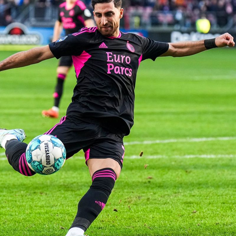 Feyenoord start 2023 met een gelijkspel bij FC Utrecht; Toornstra scoort tegen zijn oude club ...