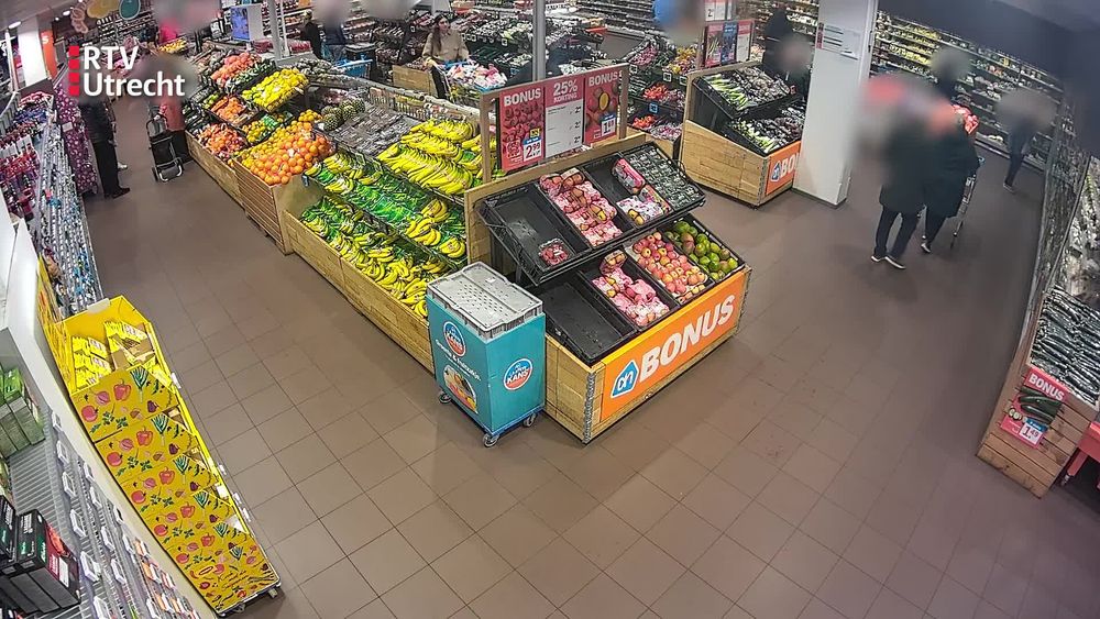 Meiden stelen overvolle winkelkar met boodschappen - RTV Utrecht