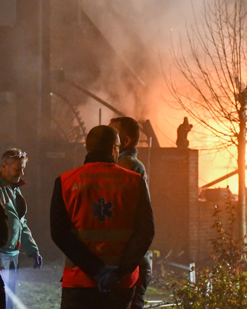 Twee doden bij woningbrand in Vroomshoop, politie start onderzoek naar ...