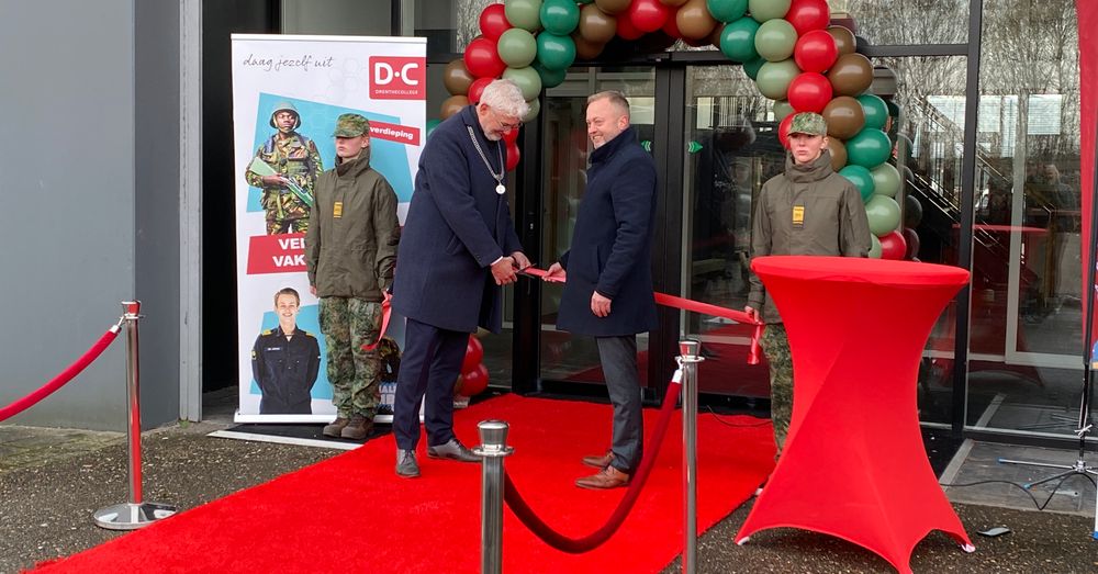 Defensie-opleiding VeVa opent deuren officieel in Assen - RTV Drenthe