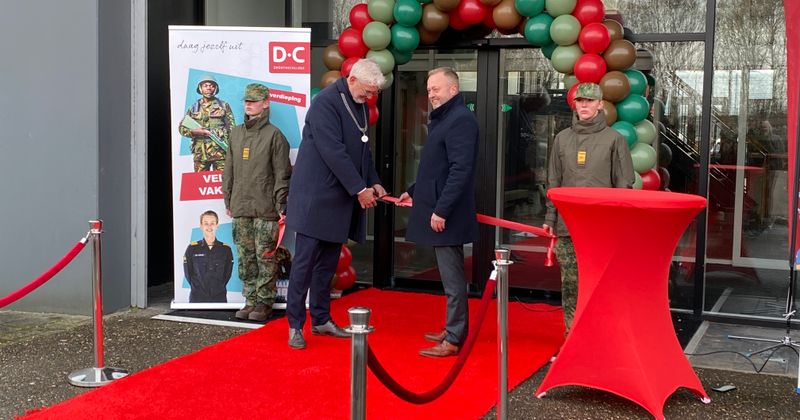 Defensie-opleiding VeVa opent deuren officieel in Assen - RTV Drenthe