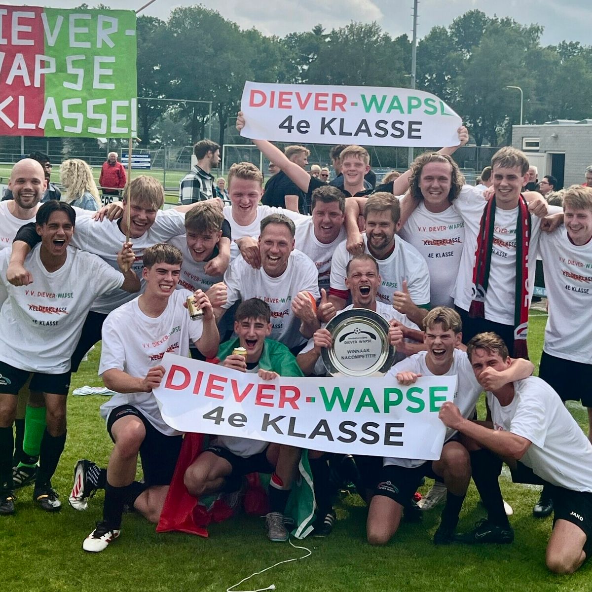 Diever-Wapse promoveert naar vierde klasse na winnende goal van Tim van ...