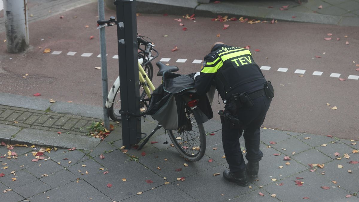 Politie zet weg bij Tweede Kamer af vanwege verdachte fiets - Omroep West