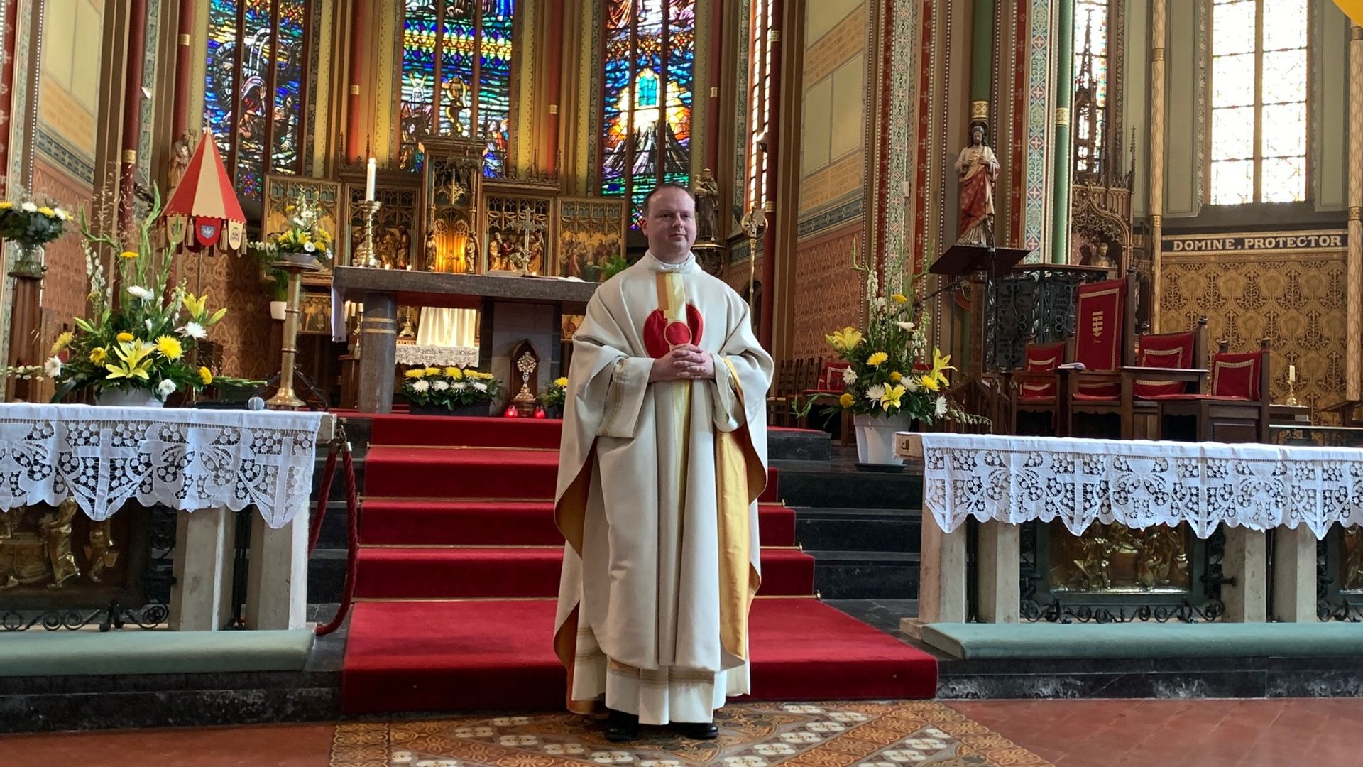 Eerste Heilige Mis van 37-jarige priester Rozeman in Hengelo - Oost