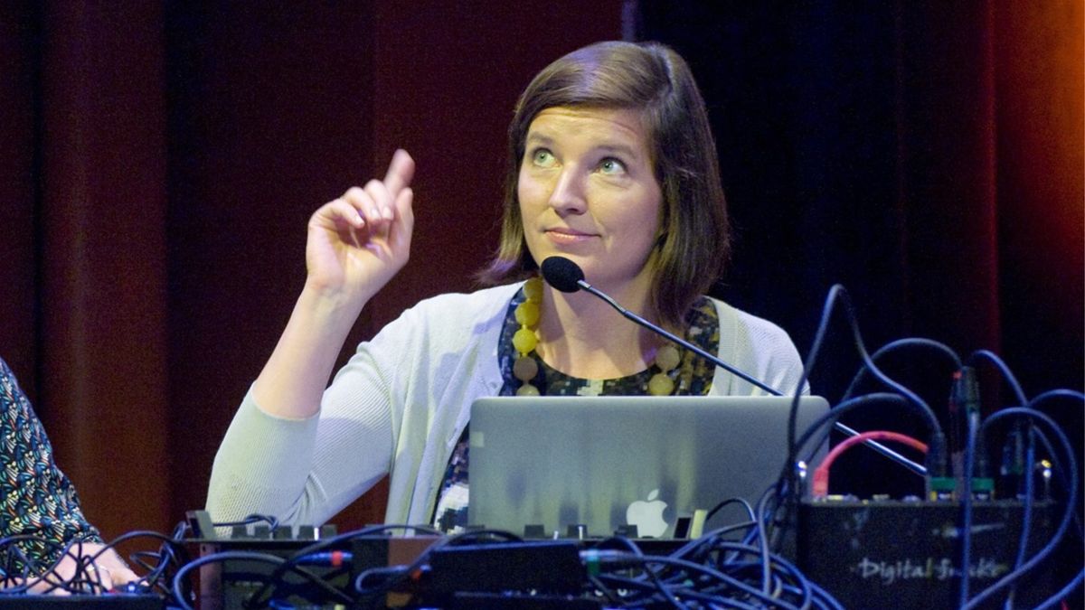 Podcastmaker Maartje Duin laat 'gewone Zeeuwse vrouwen' hun verhaal vertellen - Omroep Zeeland