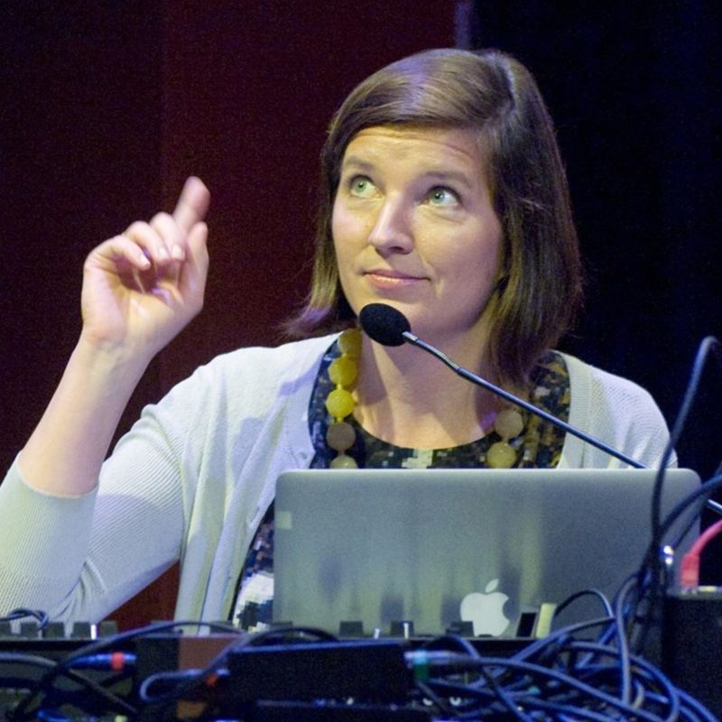 Podcastmaker Maartje Duin laat 'gewone Zeeuwse vrouwen' hun verhaal vertellen - Omroep Zeeland