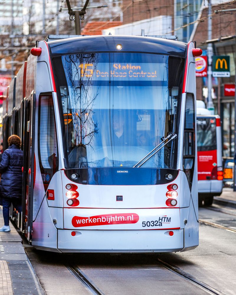 Kinderen kunnen vanaf maart alsnog gratis met bus en tram - Omroep West