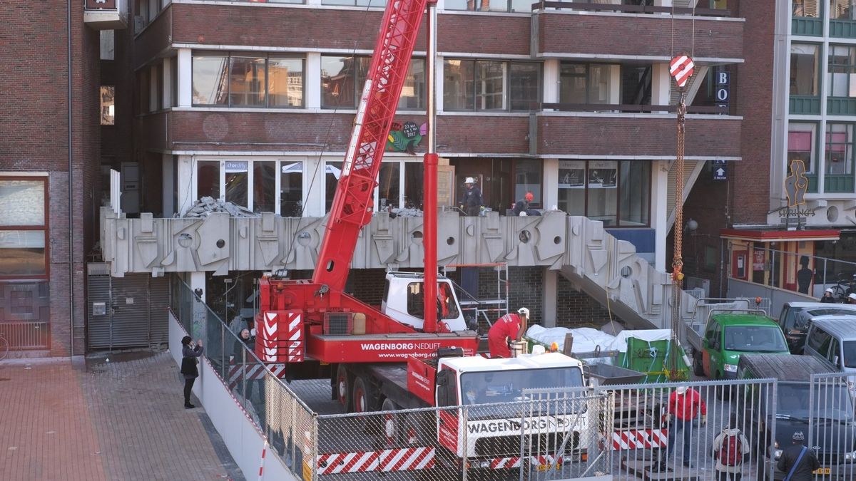 Monumentale trap Van der Zee verwijderd - RTV Noord Monumentale trap Van der Zee verwijderd - RTV Noord