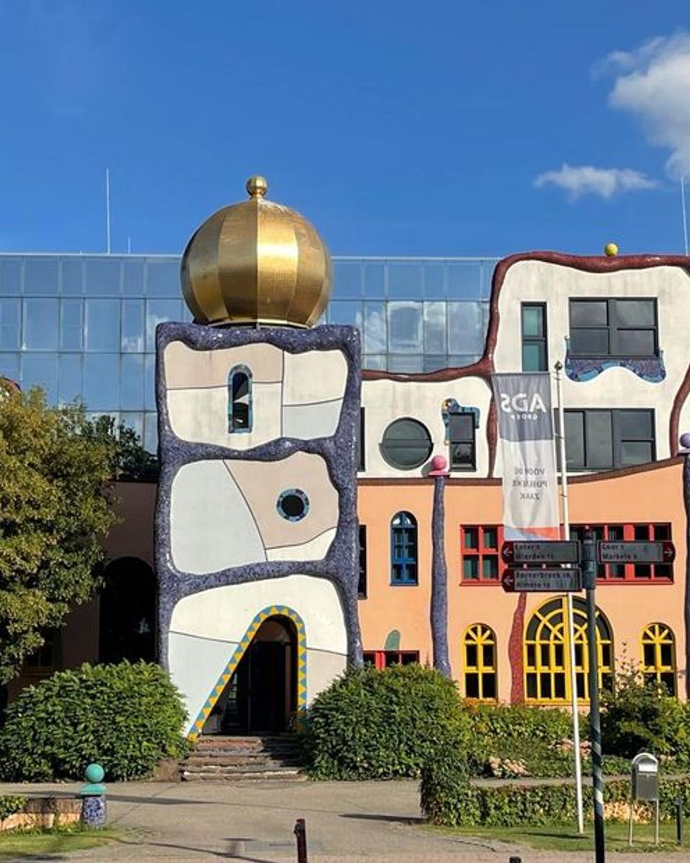 Monumentstatus Hundertwasser-pand jaagt ADS na 80 jaar uit Goor - Oost