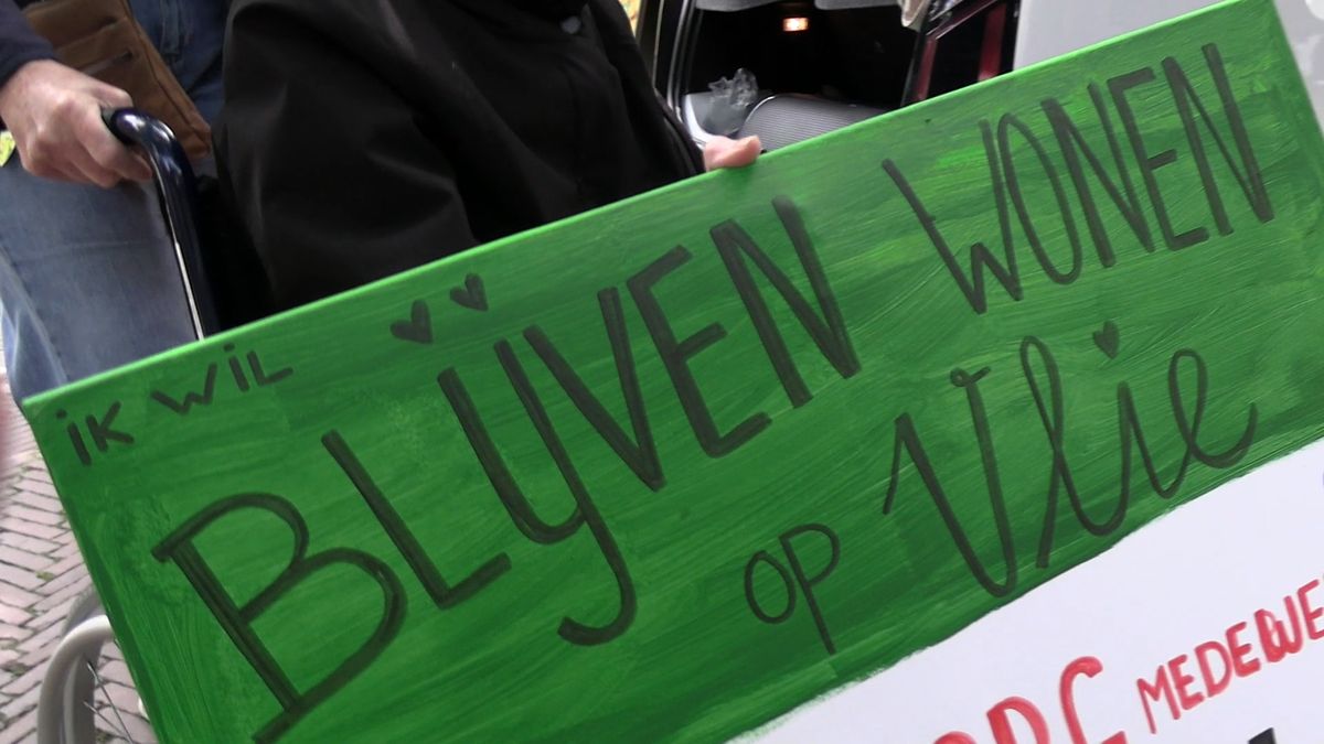 Vlielanders in actie voor behoud van zorg: "Zie maar eens in de kleren ...
