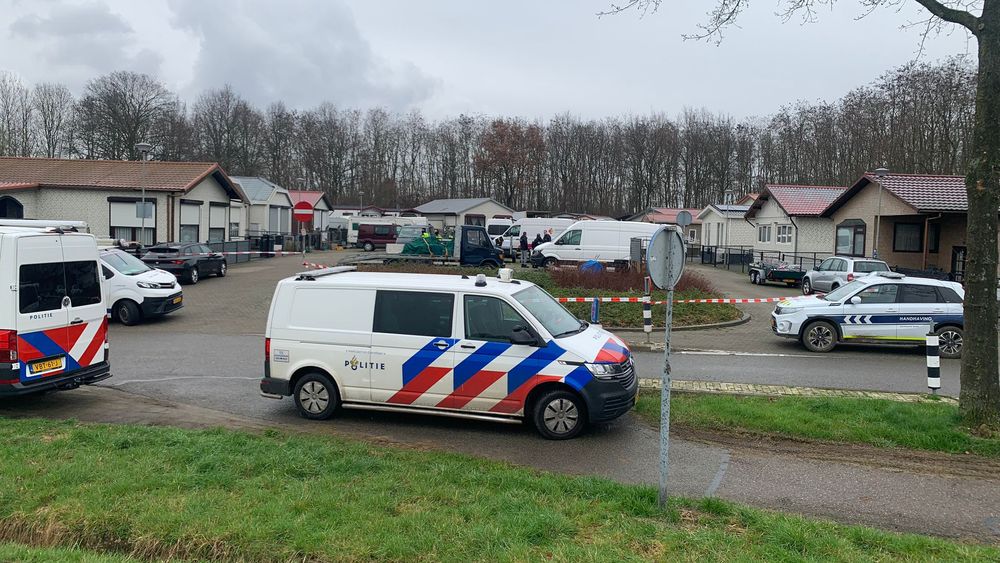 Grote politie-inval op woonwagenkamp Neerbeek - L1 Nieuws