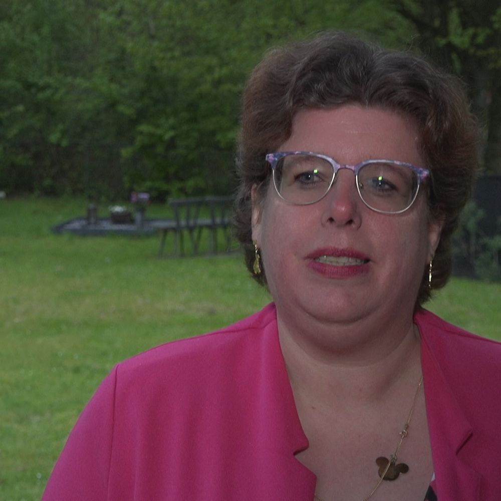 Lia verloor tienduizenden euro's met online gokken - L1 Nieuws