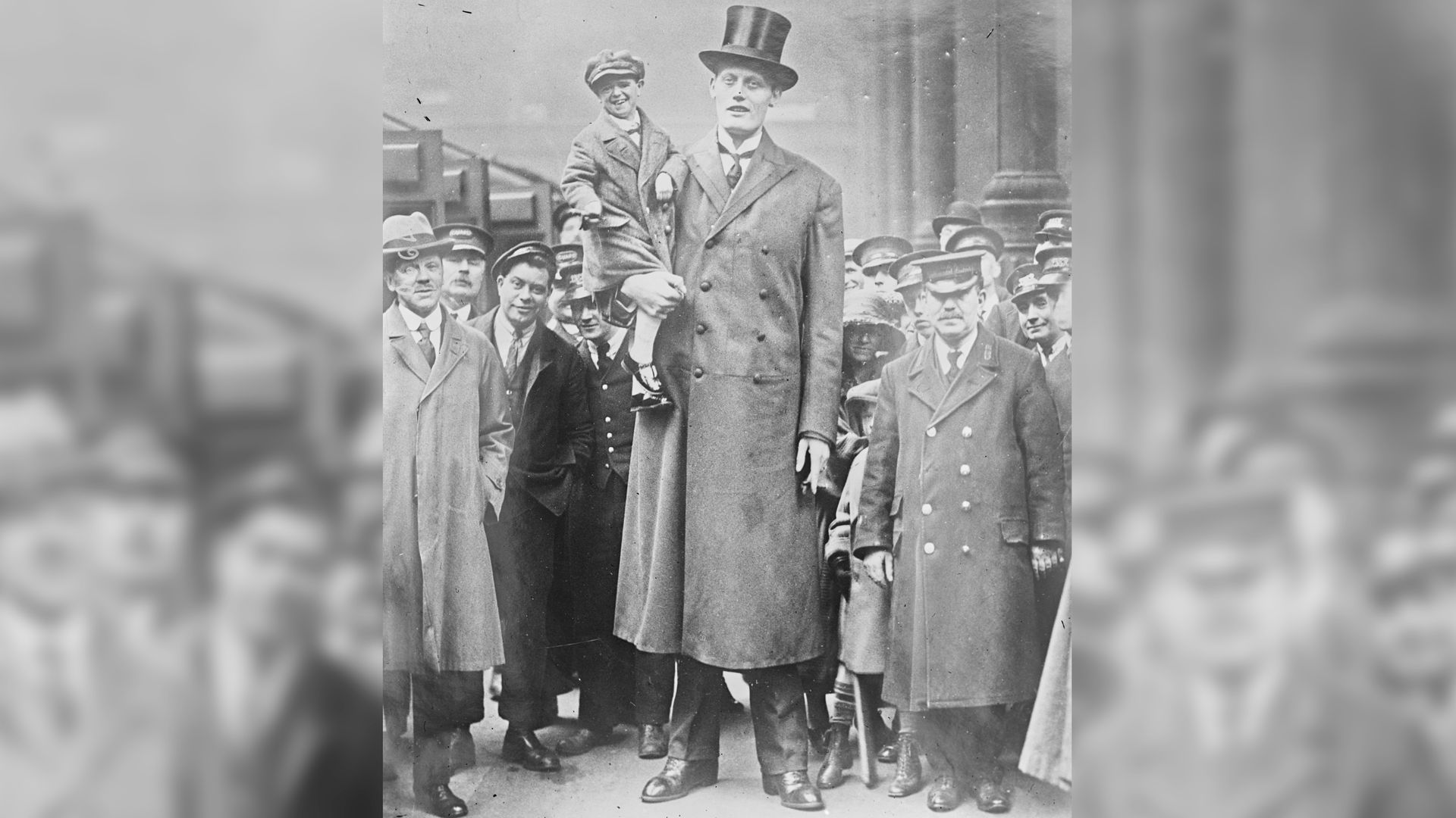 Hoe de verlegen Reus van Rotterdam na zijn dood nóg groter werd - Rijnmond