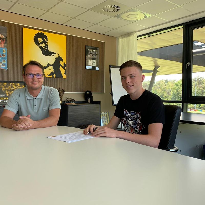 Zoon Tim Cornelisse tekent contract bij Vitesse - Omroep Gelderland