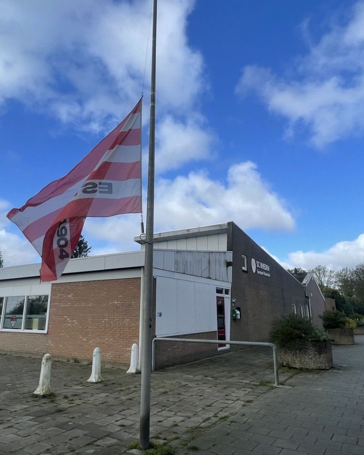 Grote verslagenheid na dood jeugdspeler SC Rheden - Omroep Gelderland