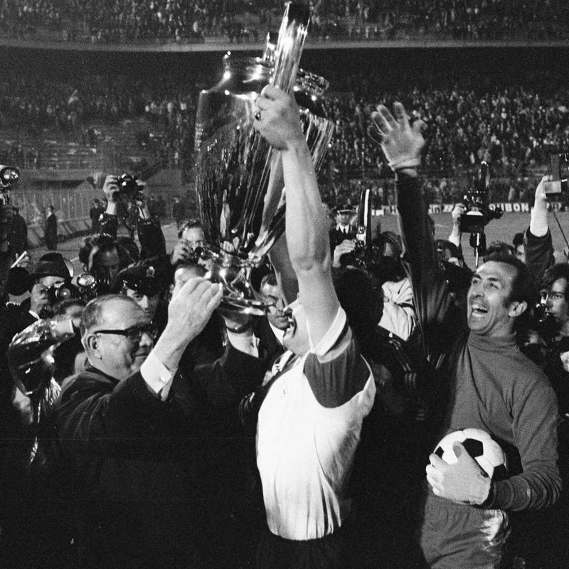 Zijn prijzenkast en spel maakten Rinus Israël tot een legende - Rijnmond