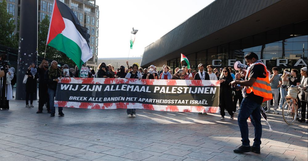Dag vol protest in Rotterdam eindigt rustig, politie houdt zes ...