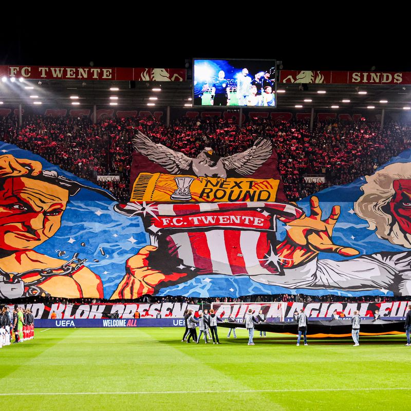 Hans Klok zag zichzelf op megaspandoek van FC Twente-fans: "Grote eer ...
