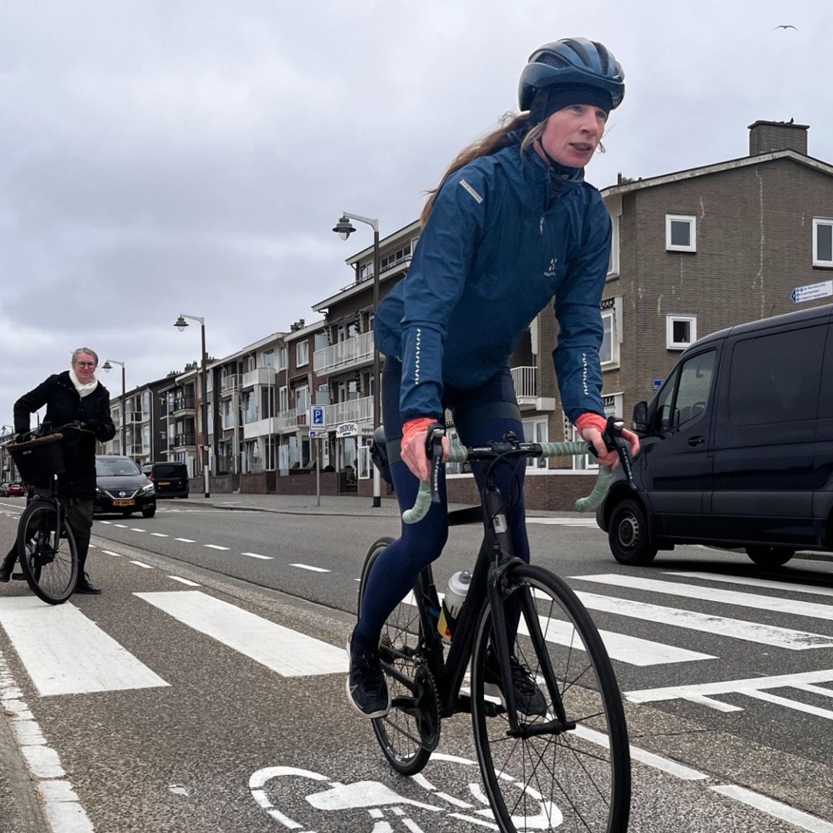 Nieuwe fietsstroken op boulevard: 'Ziet er ineens warrig uit' - Omroep West