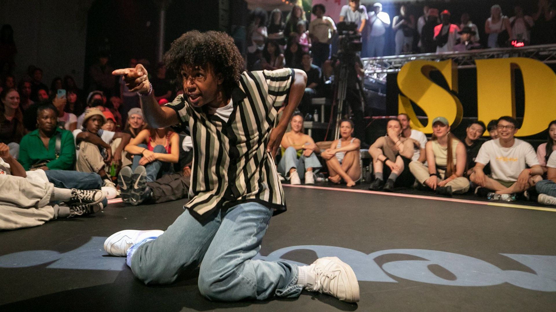 Joshua (15) wint internationale dansprijs en wil nu meer: 'De wereld ...