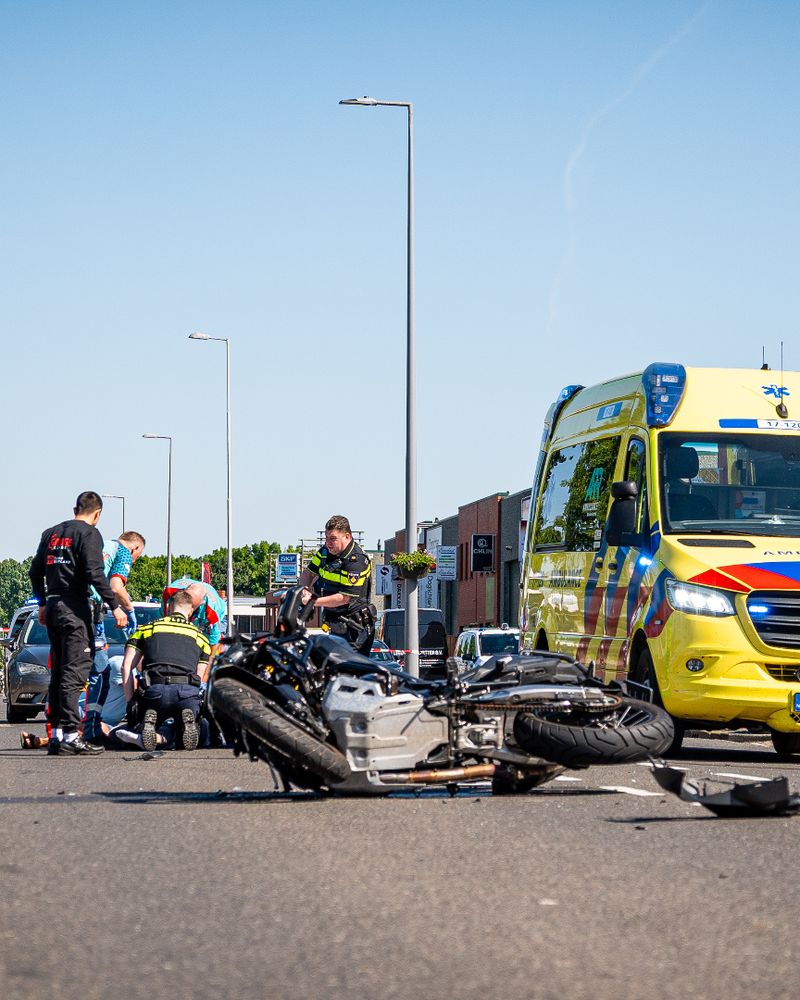 Motorrijder zwaargewond na botsing met auto - Rijnmond