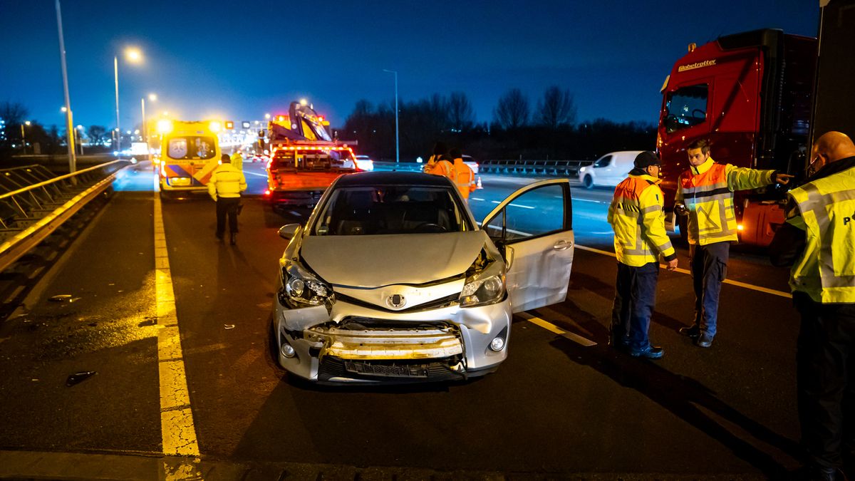 Drie ongelukken op dezelfde snelweg zorgen voor files - Rijnmond