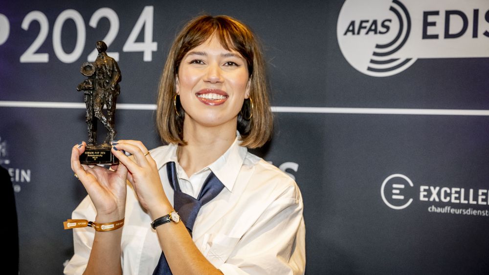 Zangeres MEAU wint Edison in categorie 'Nederlandstalig' - RTV Utrecht