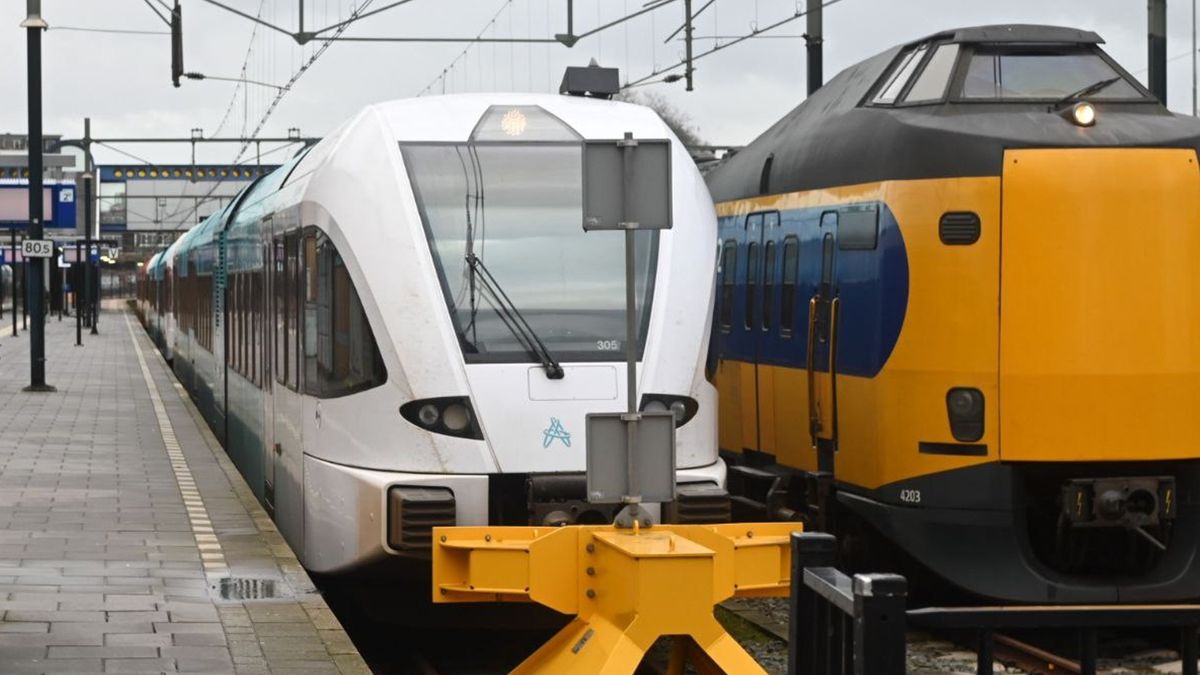 NS-treinen en deel bussen rijden vrijdag niet; treinen Arriva rijden ...