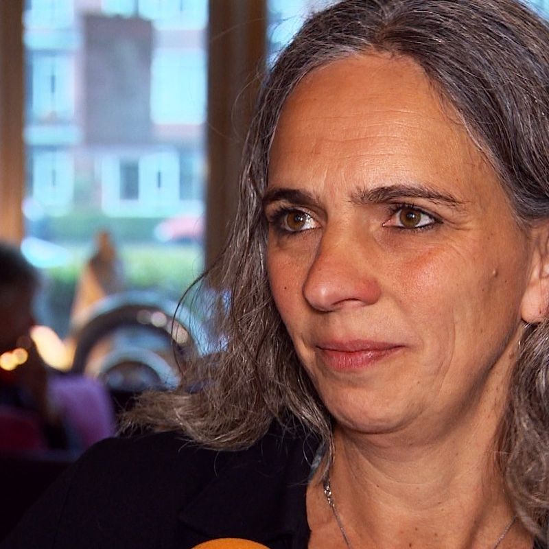 Politie bezoekt 'demonstrant' Agnes: 'Big Brother is watching you ...