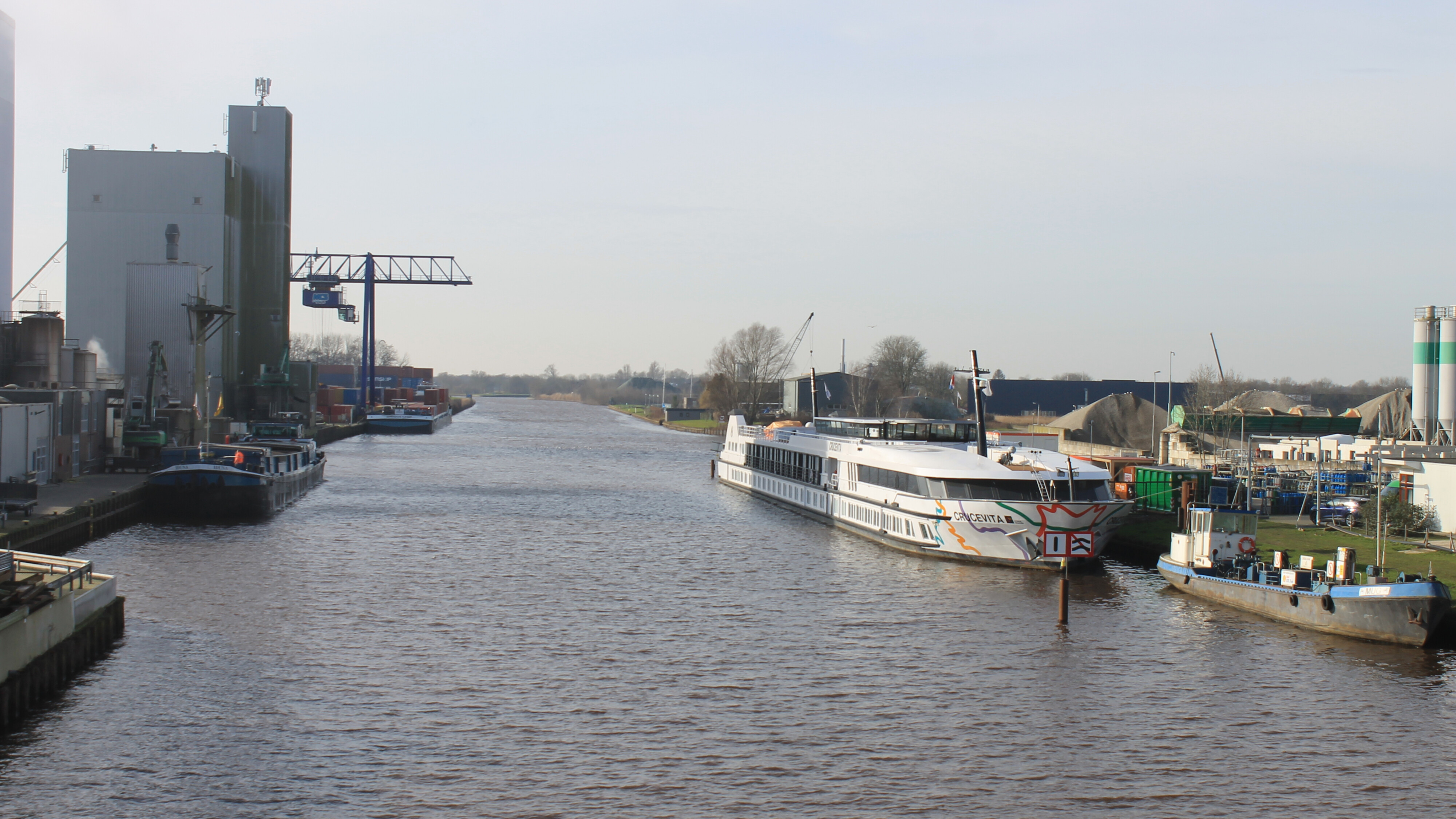Vluchtelingenboten in Meppel vertrekken en maken plaats voor één ...