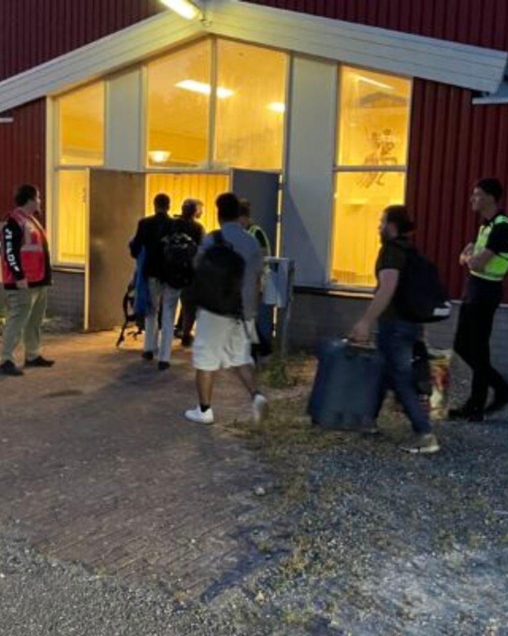 Situatie Ter Apel vrijdag 29 mei: Zeventig asielzoekers brengen nacht ...