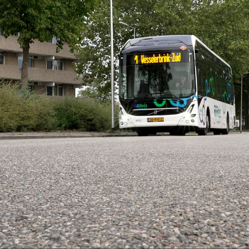 Gemeente Enschede 'kan niets doen' aan kapotte wegen door elektrische ...