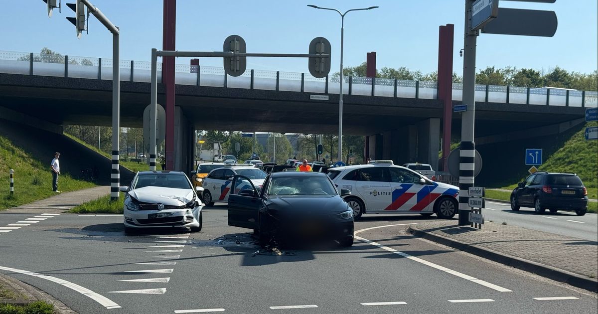 Gewonde en aanhouding bij botsing tussen twee auto's - L1 Nieuws