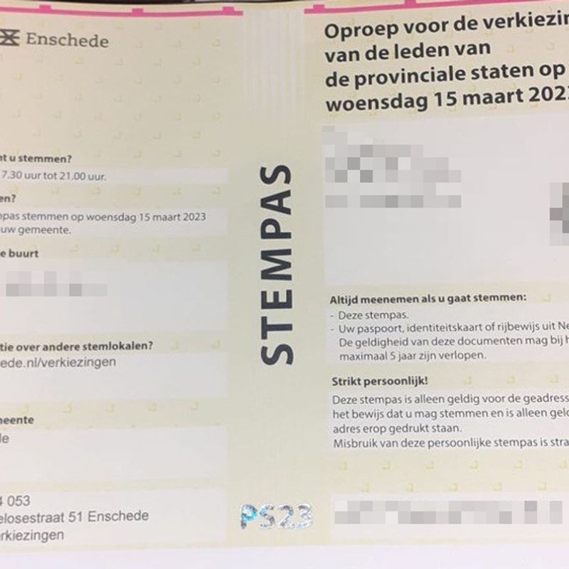 Stemmer woest: oude stempas in enveloppe voor de verkiezingen in ...