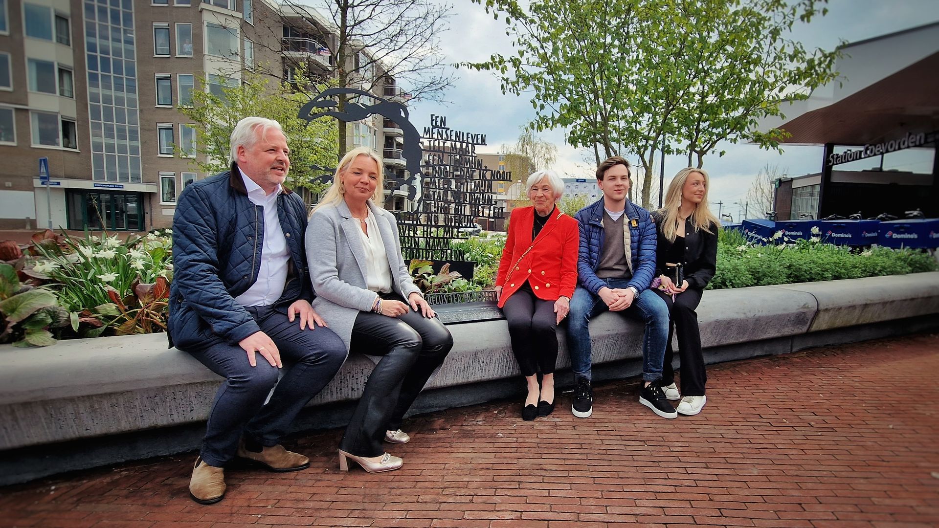Stationsplein in Coevorden krijgt naam van Relus ter Beek: 'Logische ...