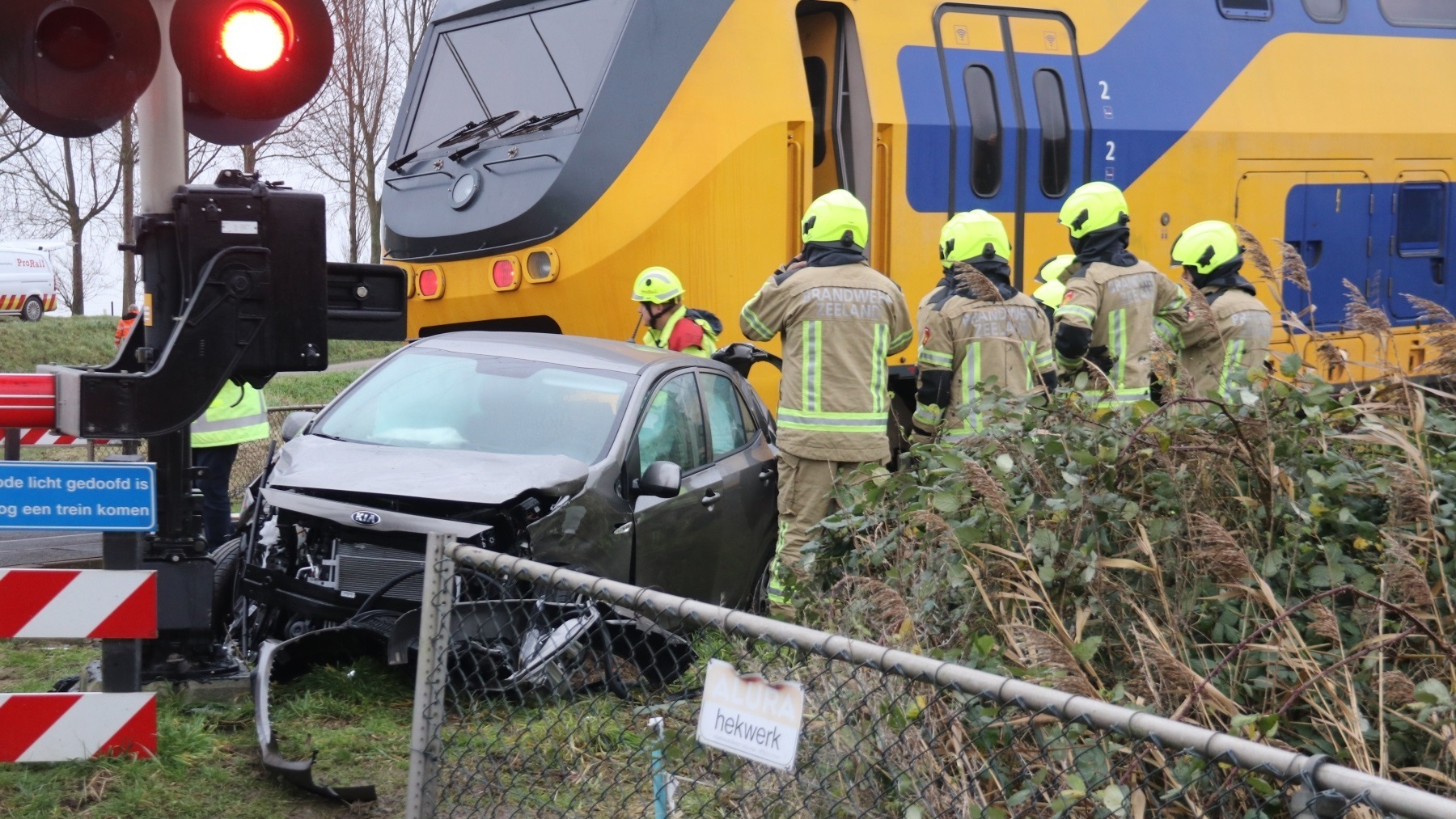 'Kerstengel' redt man bij botsing trein - Omroep Zeeland