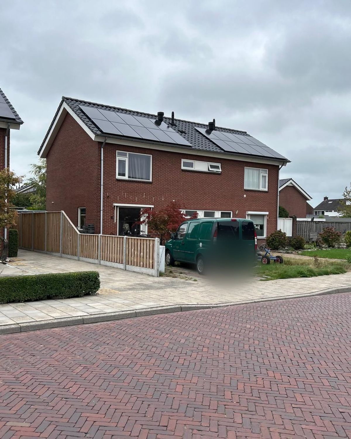 Forse huurschuld en personeel bedreigd; huurders moeten huis uit - Oost