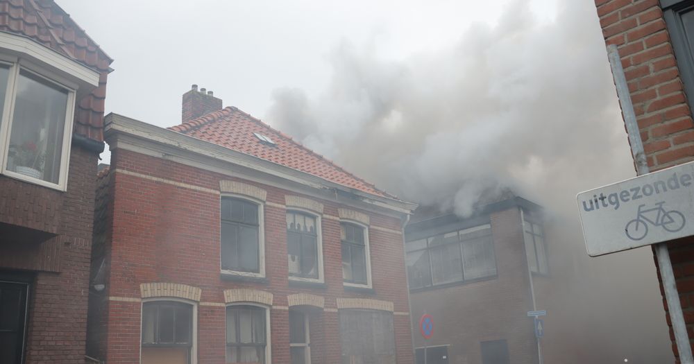 Brandweer geeft sein brand meester voor grote brand in centrum van Coevorden - RTV Drenthe